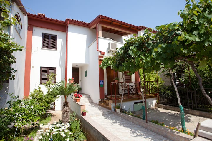 Apartment Pero 300 M From Beach - Pula