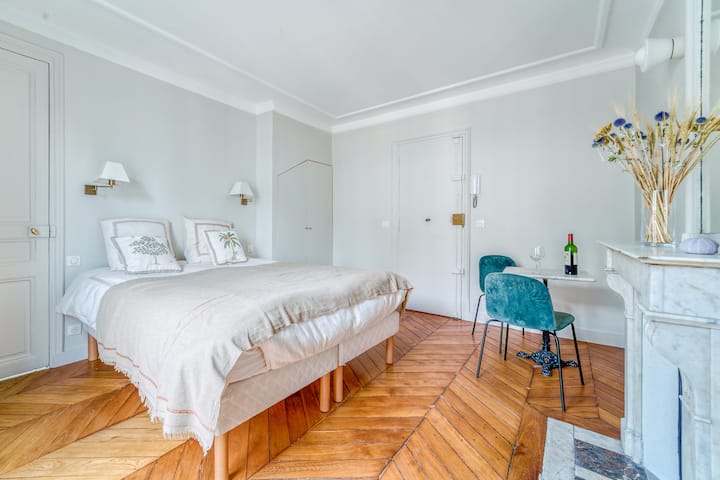 Magnifique Studio Avec Balcon Vue Sacré Coeur - Champs-Élysées - Paris