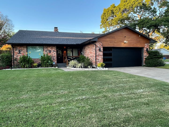 J's Stay & Play Charming 3 Bedroom 2 Bathroom Home - Pleasant Grove - Dallas