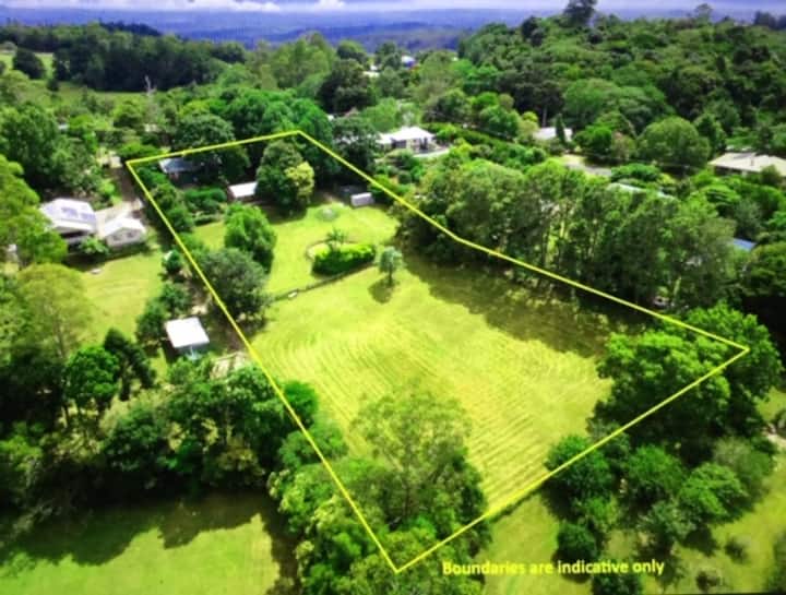 'Dads Art Studio' Artsy Relaxed Cosy Country Cabin - Maleny