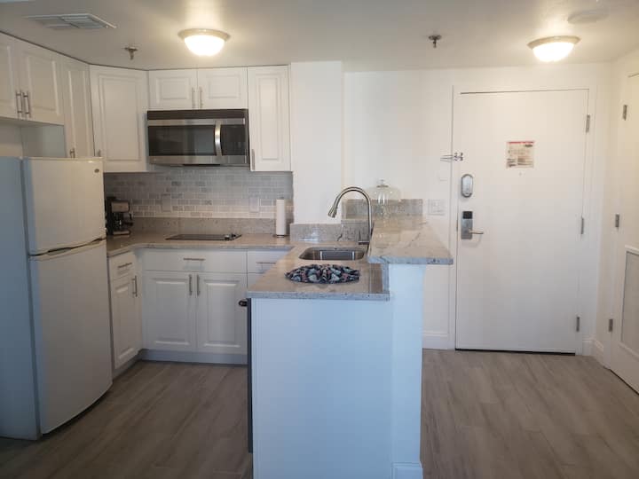 2/2  Modern Cozy Condo Hotel 1mile From Universal - EDC Orlando