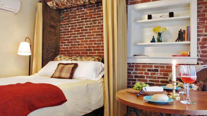 Murphy Bed Studio ~ Apt. 3 - Stowe, VT