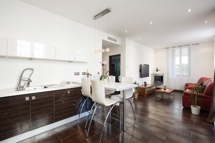 Maison Proche Commodités, Au Calme, Parking Privé - Côte d'Azur