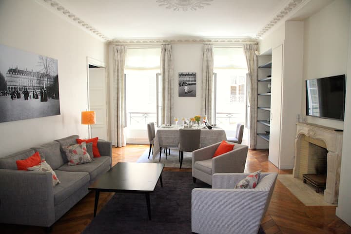 Luxury Apartment On Champs-elysées - Paris
