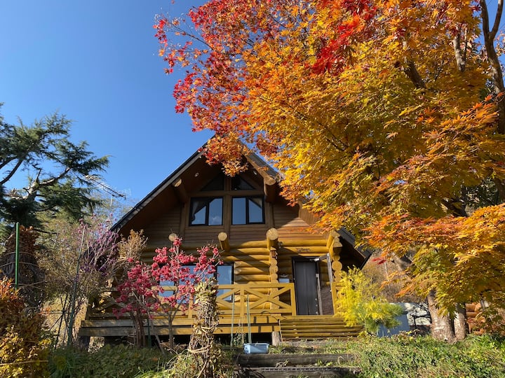 北国のログハウスとひみつのガーデン Log Cabin In The Secret Garden - Hokkaido