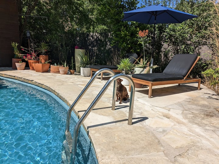 Bungalow-pool-hot Tub-51st Area- G.fiber-monthly - Austin, TX