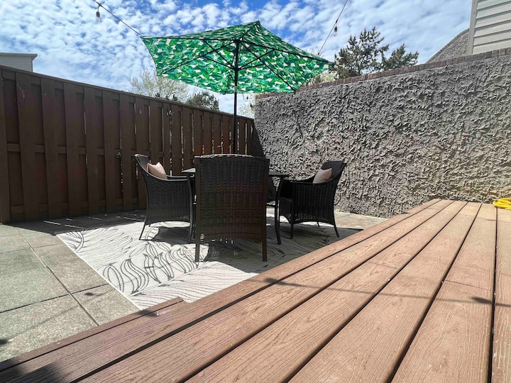 Entire Condo, Private Patio, Swimming Pools - Ocean City, MD