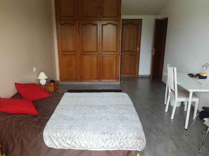 1 Grande Chambre + Sdb + Piscine Près De Voiron - Lac de Paladru