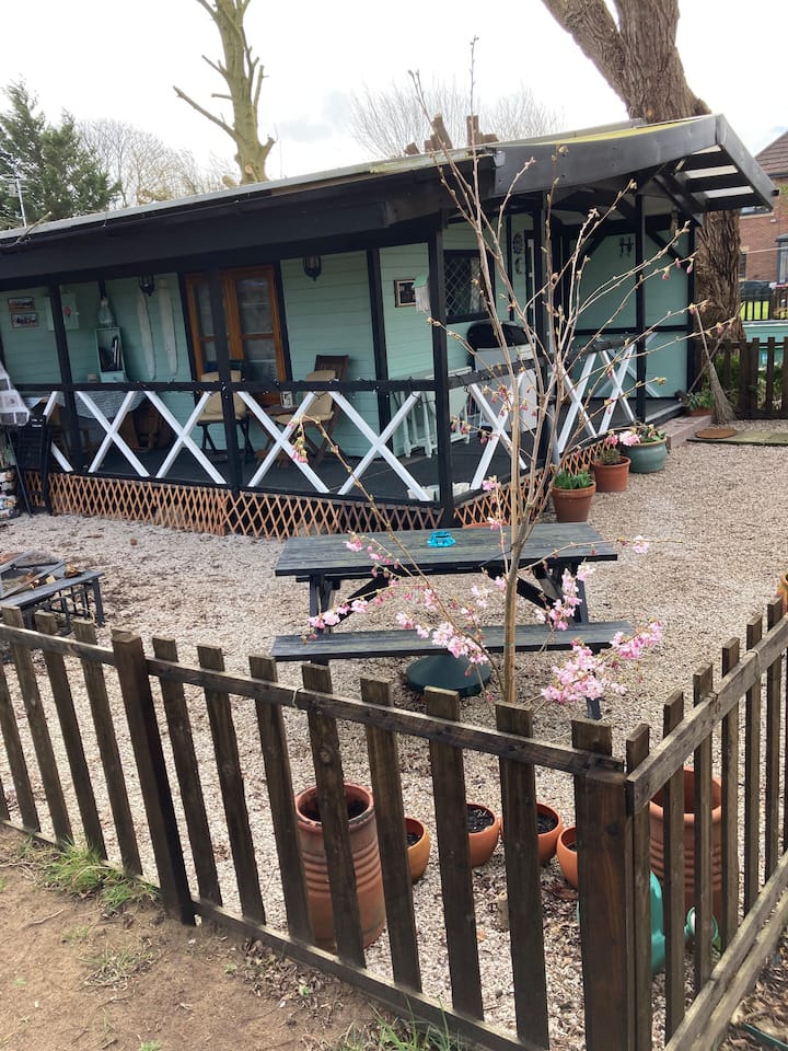 Super Wooden Chalet Style With Veranda - Poulton-le-Fylde