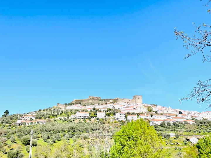 Casa Do Martinho (Front View To The Castle) - Castelo de Vide