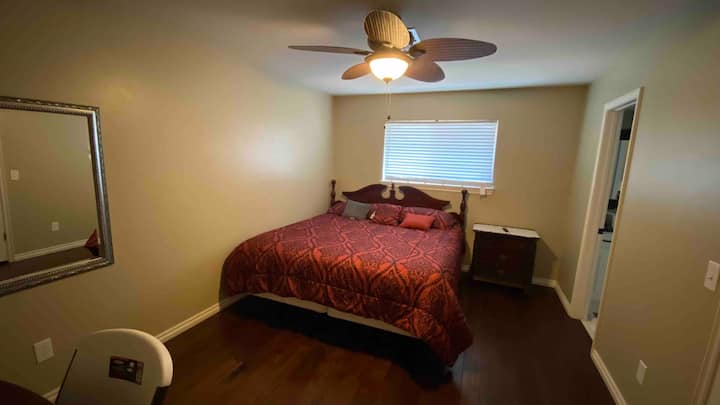 King Size Bed, Fast Wifi - Oklahoma City