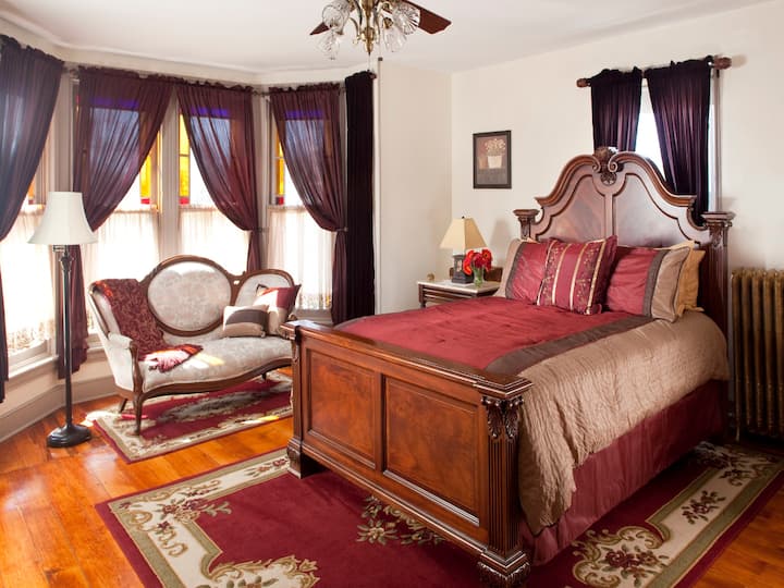 Brickhouse Inn - Deluxe Queen Room (Illinois Room) - Gettysburg, PA