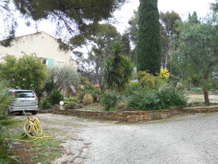 Studio Dans Villa De Caractère à Sanary Sur Mer - Bandol