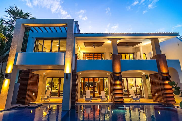 Modern Upscale Beachfront Villa, Perfect For A Wedding, Reunion Or More! - Akumal
