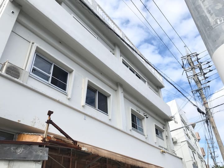 最大9名での利用可能　読谷村58号線沿いでアクセス便利！2階１フロア貸し切りタイプ4ldk - 沖縄市