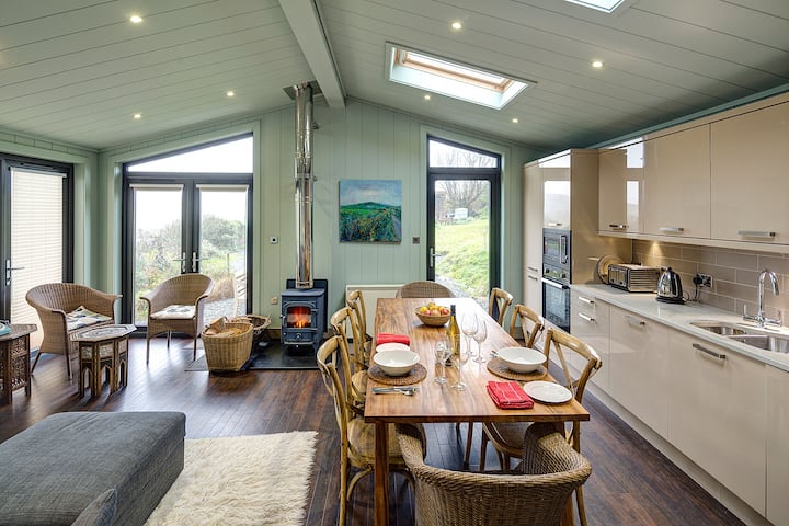 Luxury Bespoke Lodge In Private Rural Setting - Aberdaron