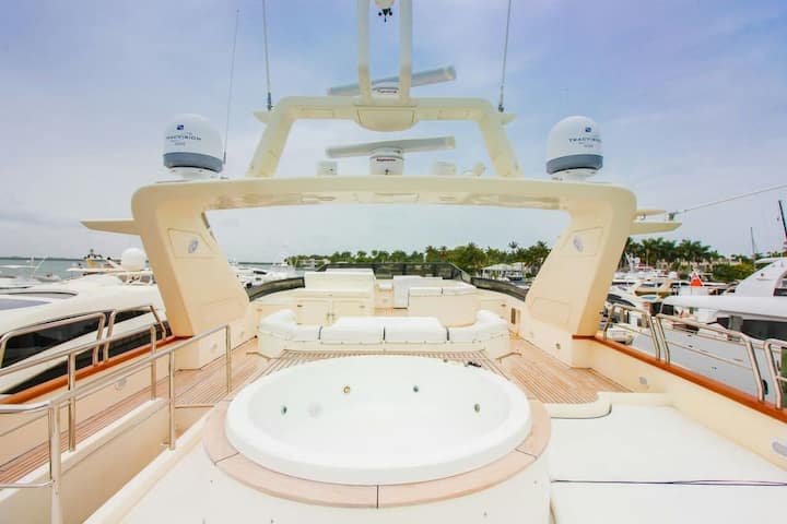 100 Feet Mega Yacht Miami - Miami Beach, FL