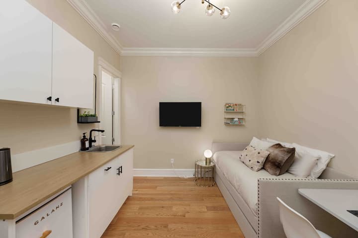 Rest, Recharge & Fly · Private Suite 10 Min To Yvr - Richmond