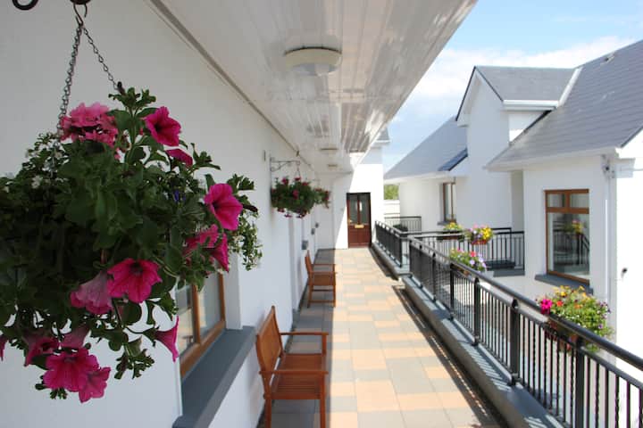 Galway City 2 Bedroom Self Catering Apartment - Galway