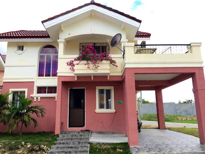 Bright And Spacious Home Near The City And Beaches - 