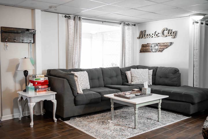 Southern Suite 4 Miles From Broadway - Nashville, TN
