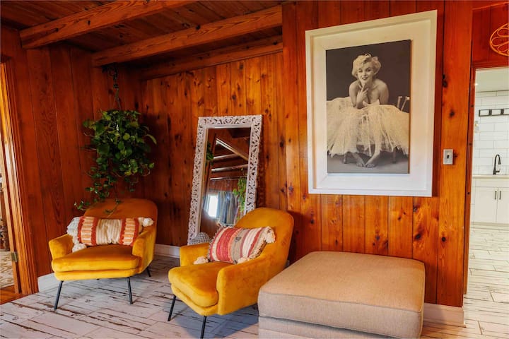 Madi's Bluebird House (Bush Gardens & Ybor City) - Tampa