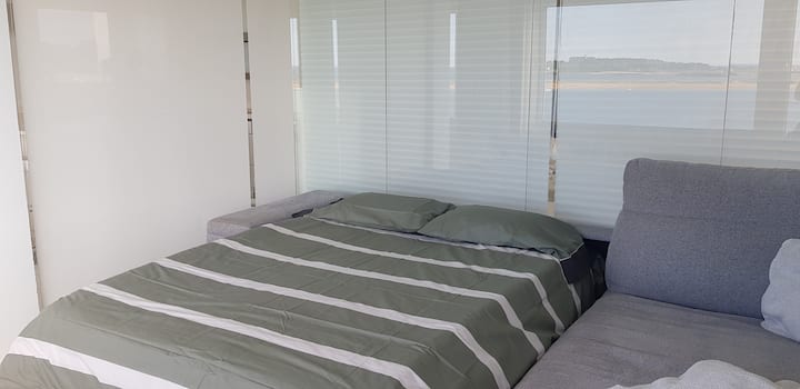 Piso En Pedreña, Vistas Al Mar Junto Playa Y Golf - Solares