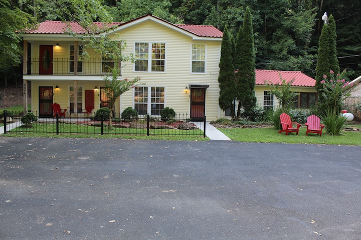 Pigeon Forge Get Away Unit 2 - Sevierville, TN