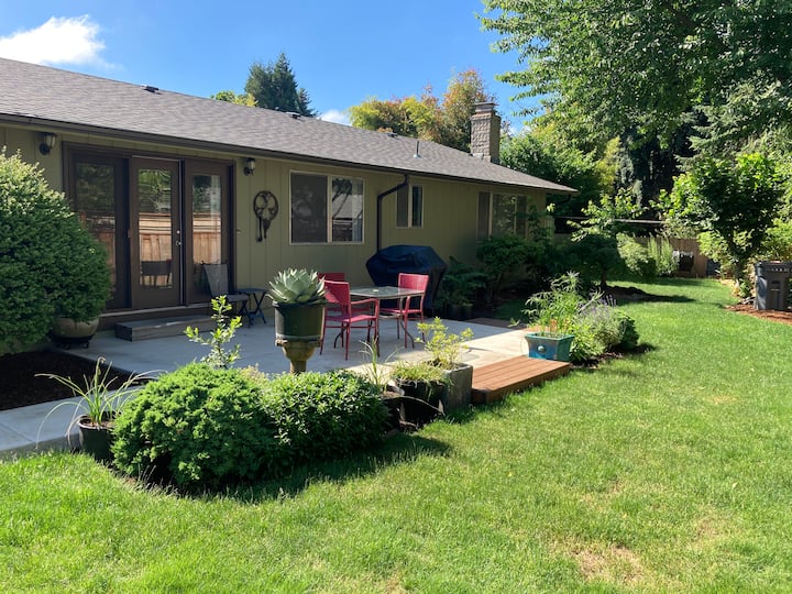 Walk To Autzen Stadium 2 Bedroom - Eugene, OR