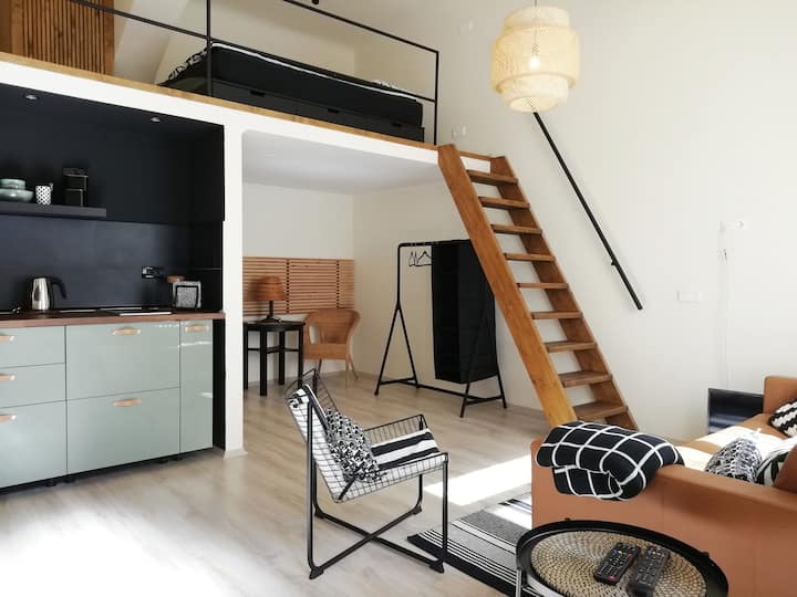 Green&black Bdpst  Design Studio@central Location - 