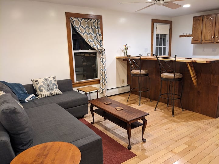 Modern Apartment Close To Town - Brattleboro, VT