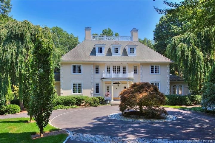 Westport Oasis W Gardens & Pool - Fairfield, CT