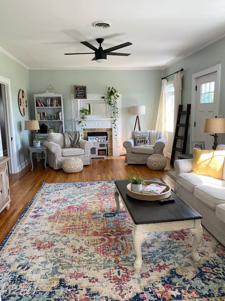 Downtown Seneca Home--minutes To Clemson Univ - Seneca, SC