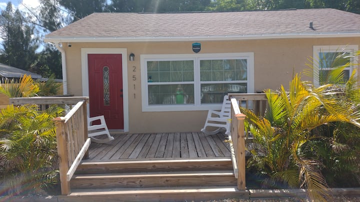 2 Bedroom House 15min Walk To Manatee River !! - Ellenton, FL