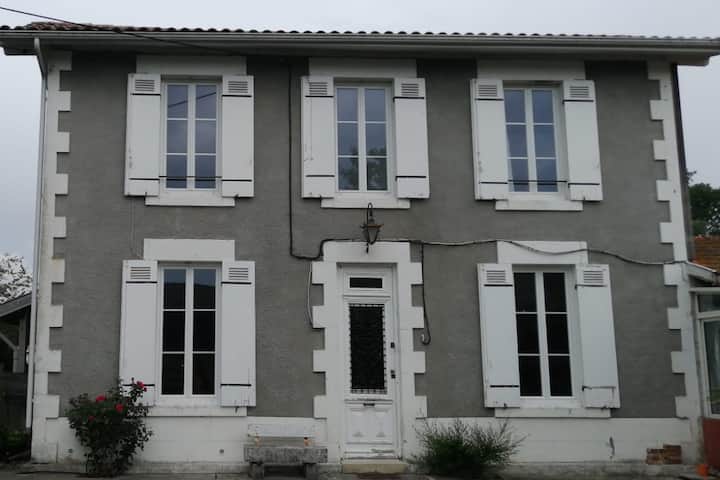 Maison Typique Aux Portes Du Bassin D Arcachon - Biganos