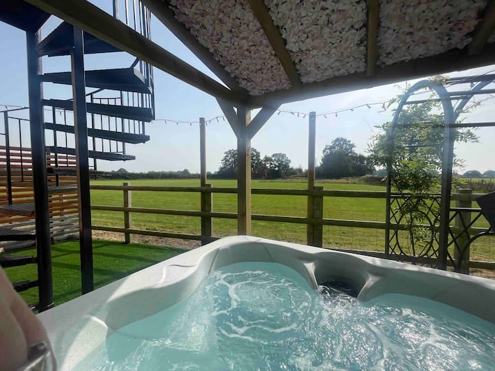 Harry Styles Flat With Hot Tub Near Holmes Chapel - Jodrell Bank