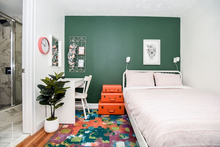 Venn | Harvard Sq | Room With Private Bath - Somerville, MA