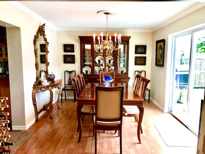 Pool And Cabana Oasis In Central Merritt Island! - Cocoa Beach, FL