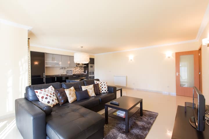 2 Bedroom Apartment With Pool - Ferrel