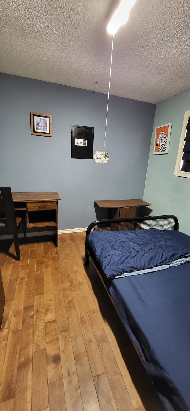 Private Room With Parking - Oshawa