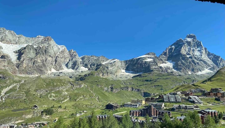 Delicious Flat On The Slopes Facing The Matterhorn - Valtournenche