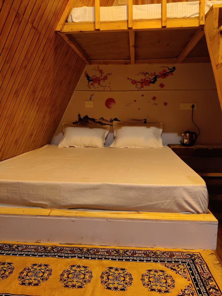 A Shaped Cabin In Naggar - Himachal Pradesh