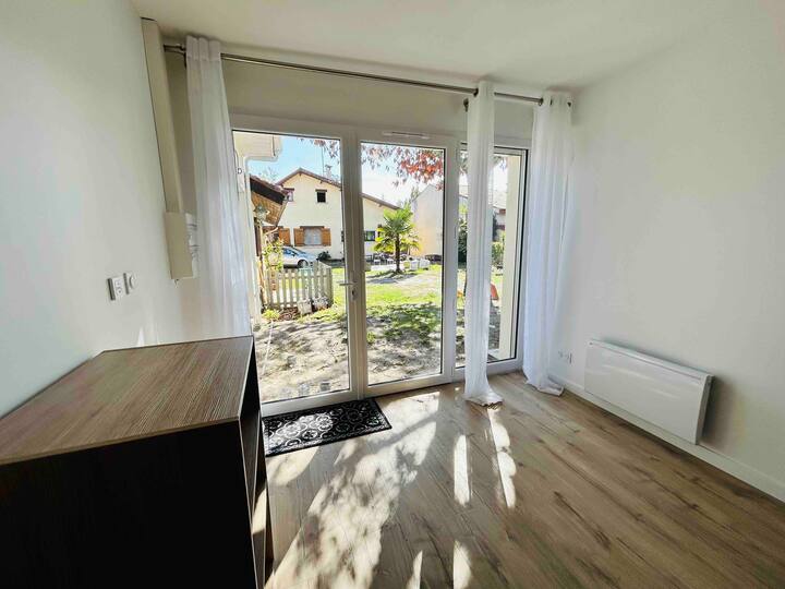 Studio Cosy, Terrasse, Wifi Gratuit, 50m Du Tram B - Pessac
