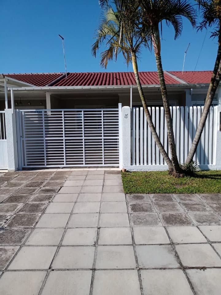 Casa C/ Ar - 300m Da Praia - C/tv 32 A Cabo E Wifi - Guaratuba