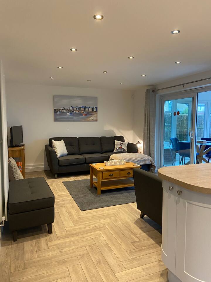 Tilly - Ho, 4 Bedroom  Home From Home With Parking - Bamburgh