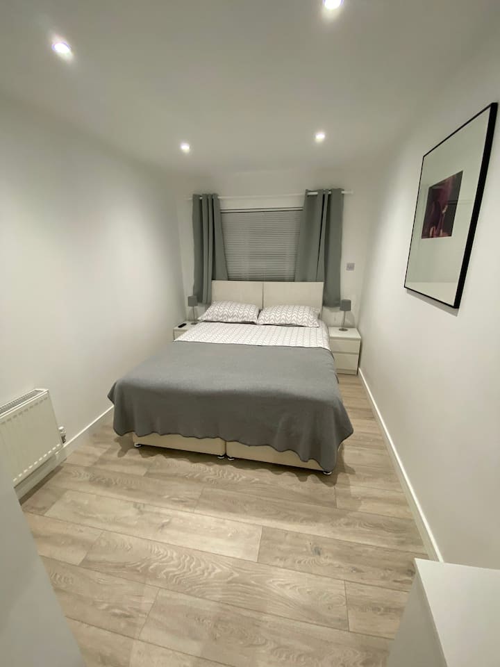 Contemporary, Stylish, Studio Apartment - Seaford