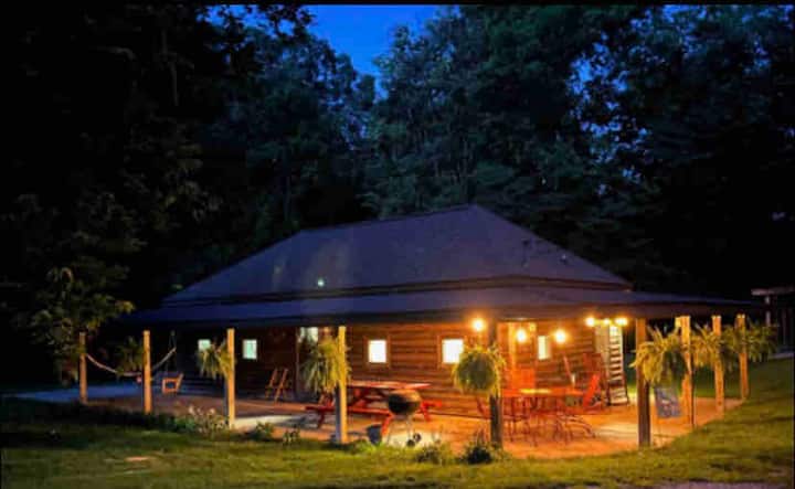 Rustic And Serene Cabin In The Woods - Illinois