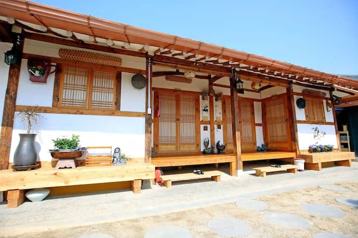 미리내 2~3인, 전주 한옥체험 모꼬지 (전통한옥방) - Jeonju-si