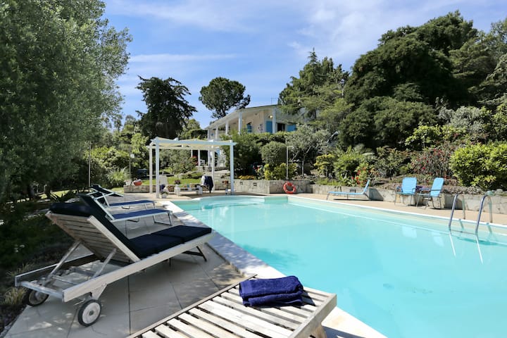 Villa Smeralda Con Piscina  Cin It090003c2000p4633 - Alghero