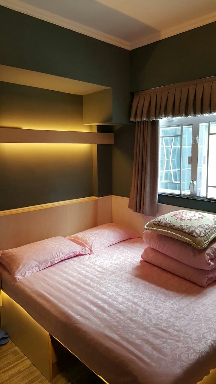 Lucky Day Deluxe Room 13 With Queen Bed - Hong Kong
